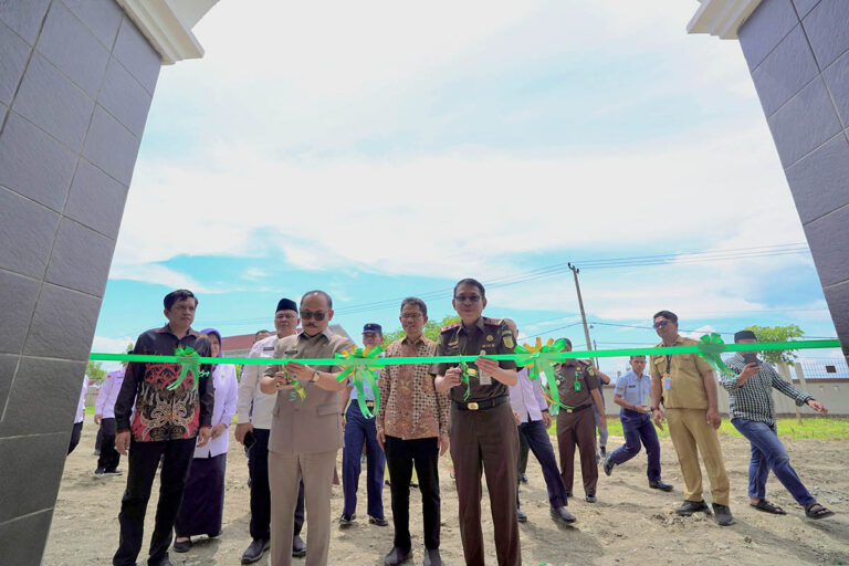 Masjid Baharuddin Lopa Diresmikan: Gubernur Sulbar Harapkan Lahirnya ...